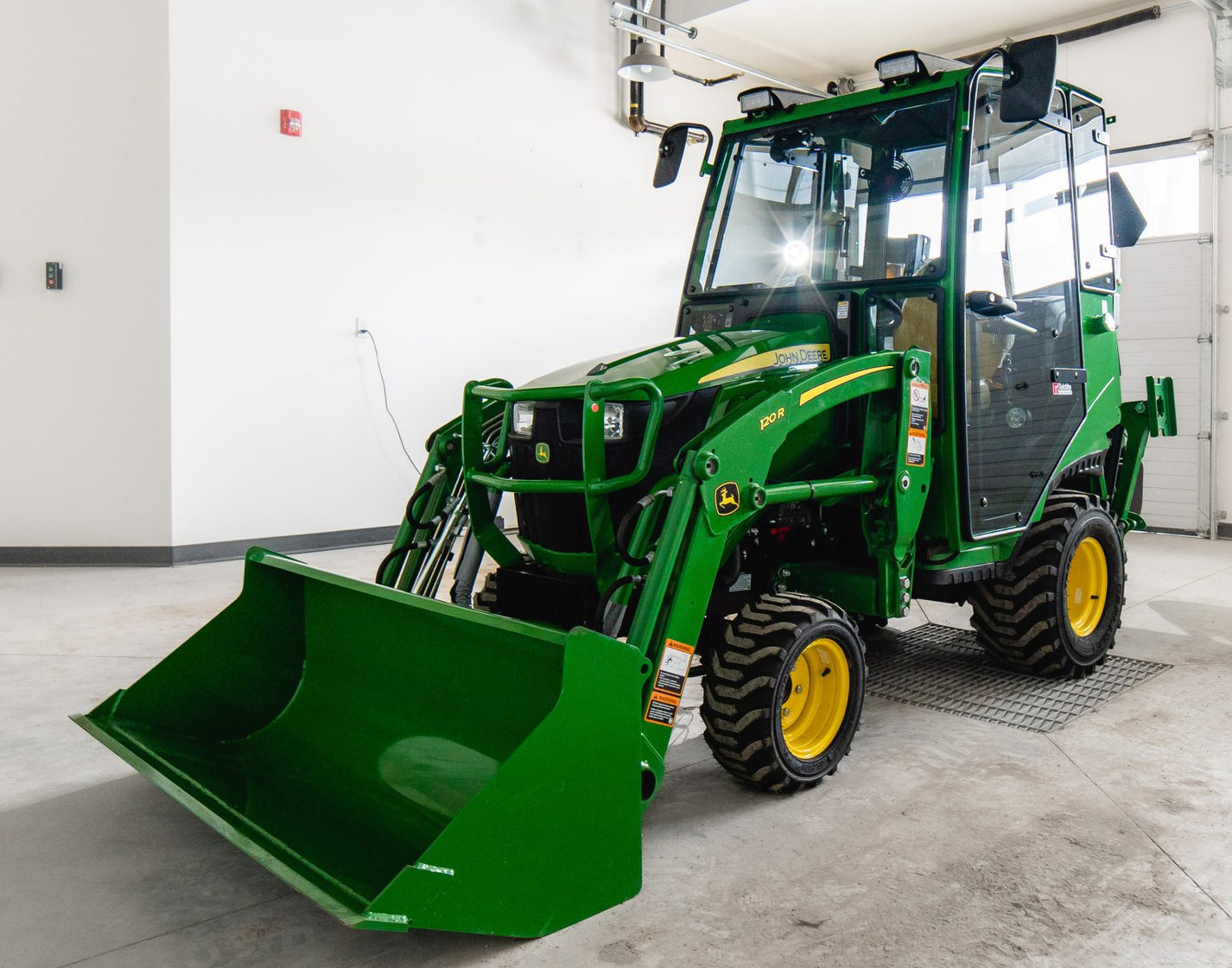 John Deere 1025R/1026R TLB (JD1026-019) – Tektite Manufacturing